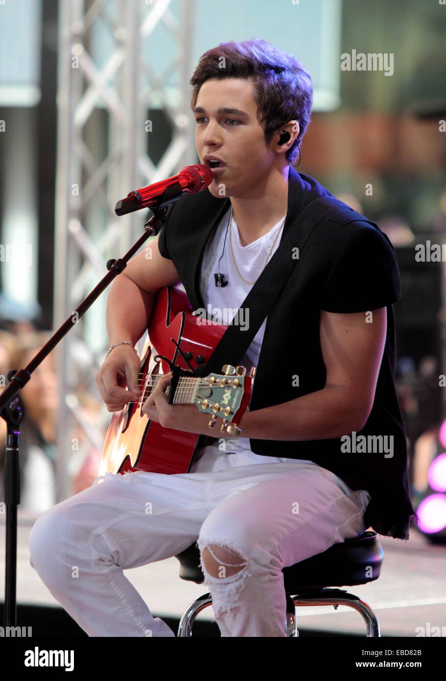 Teen singing sensation Austin Mahone, performs live on a very special ...