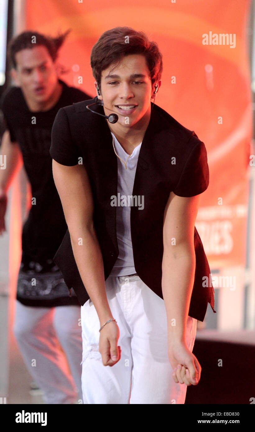 Teen singing sensation Austin Mahone, performs live on a very special ...