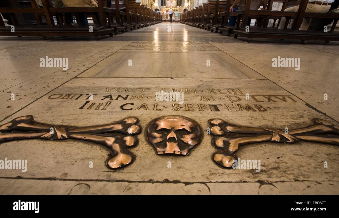 Skull and crossbones hi-res stock photography and images - Alamy