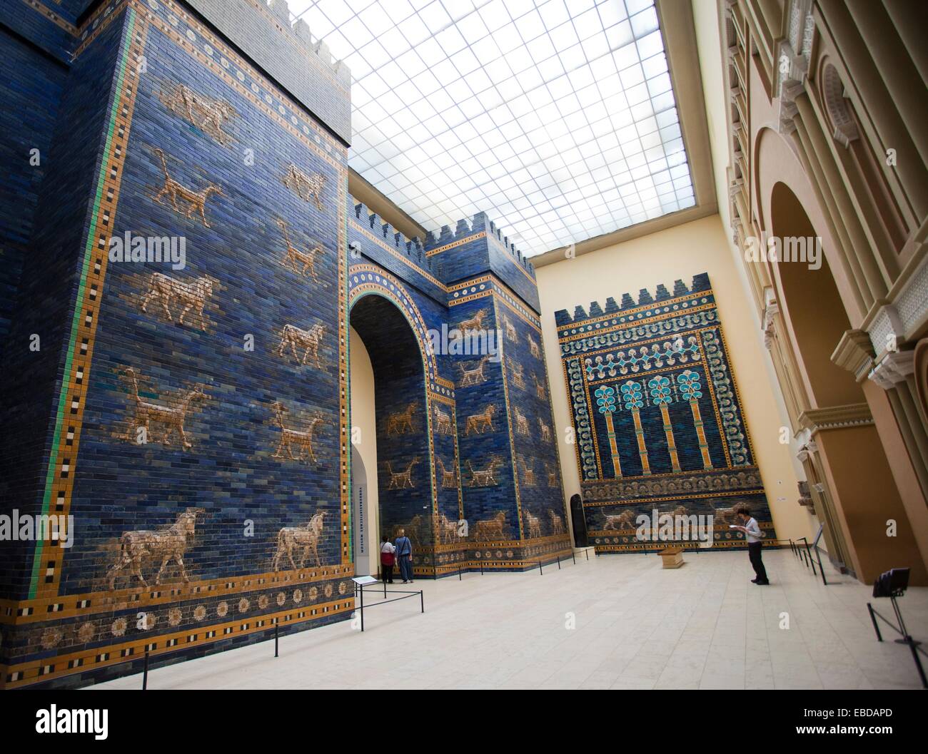 Ishtar gate art hi-res stock photography and images - Alamy