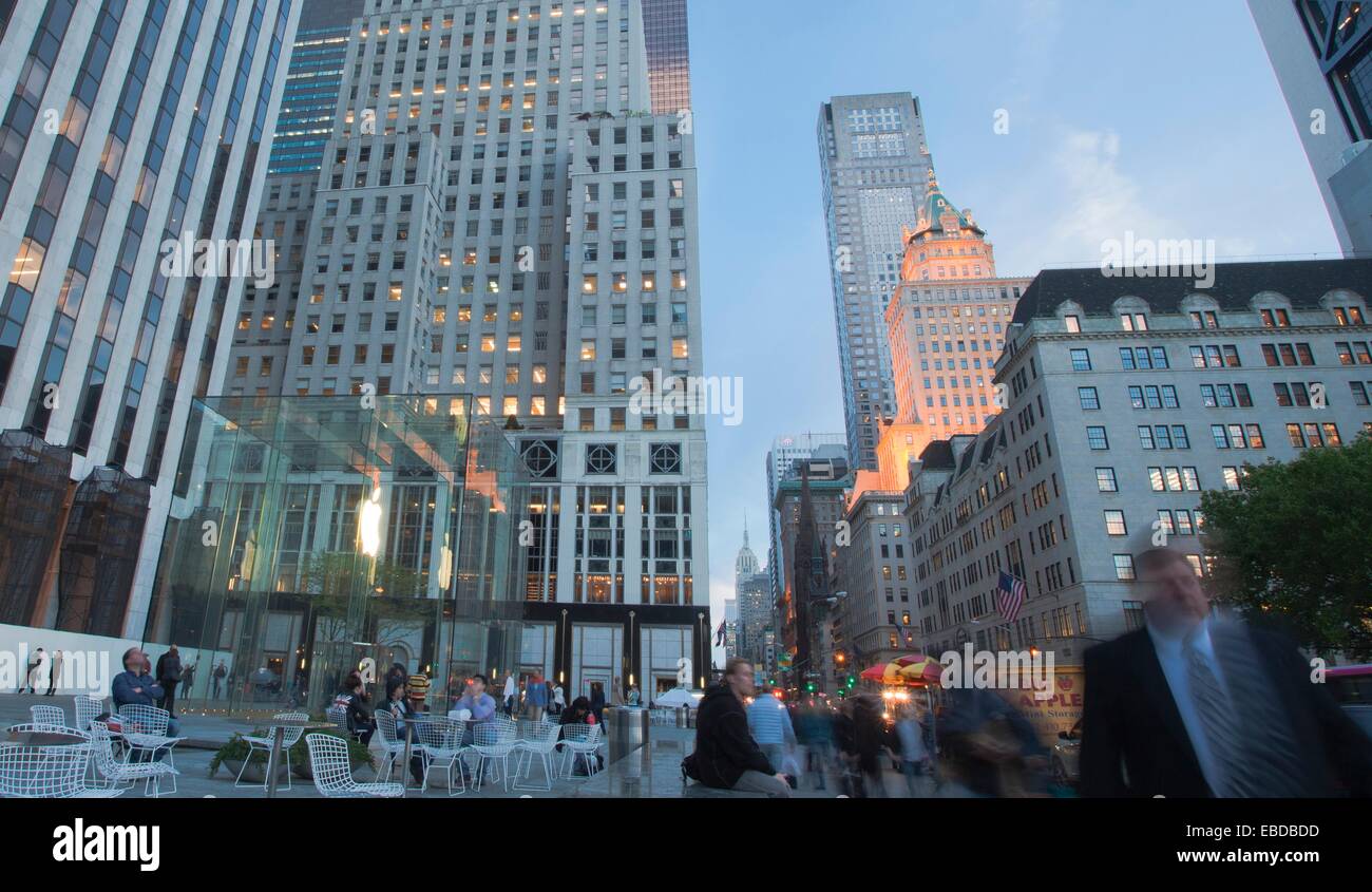 At left Apple store, Fifth Avenue, Manhattan, New York, New York City ...