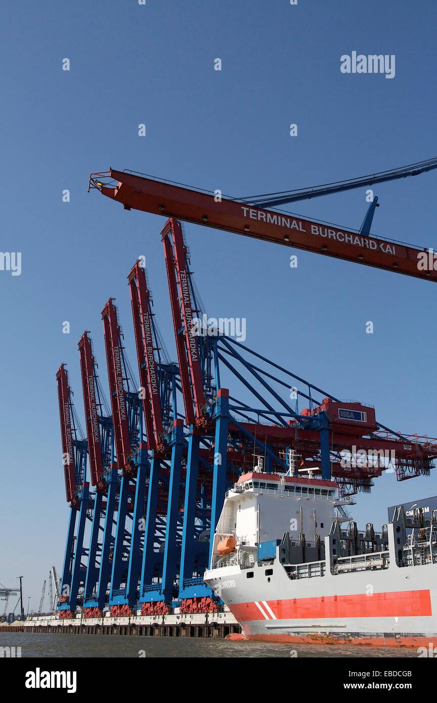 Dockside cargo crane hi-res stock photography and images - Alamy