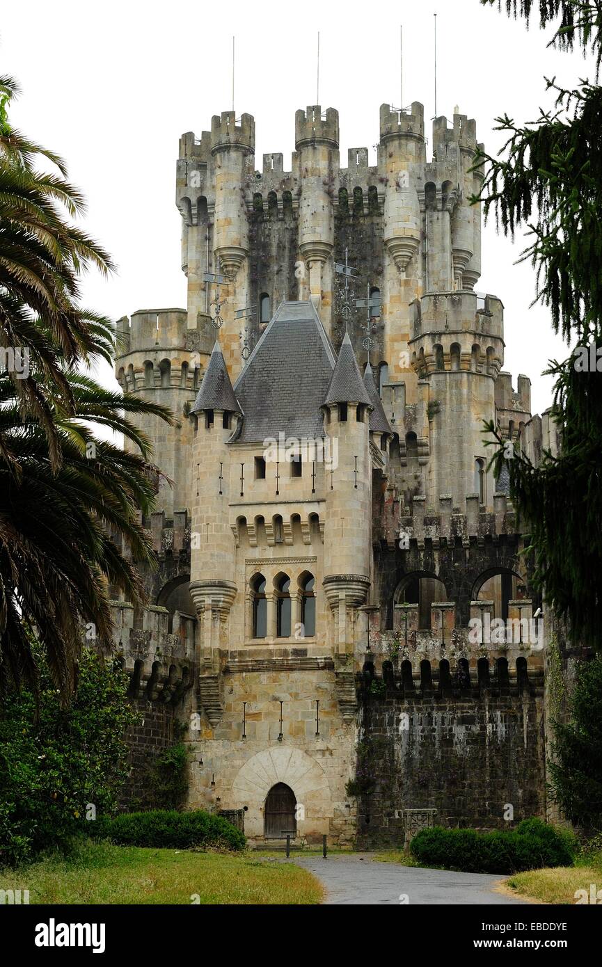 Castle in the country hi-res stock photography and images - Alamy