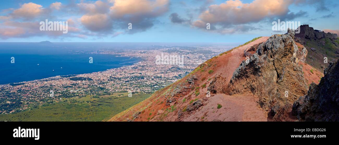 The volcanic crater of Mount Vesuvius, Italy Stock Photo - Alamy