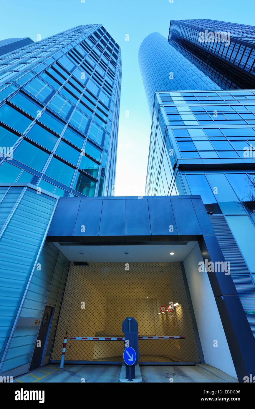 Garage main hi-res stock photography and images - Alamy