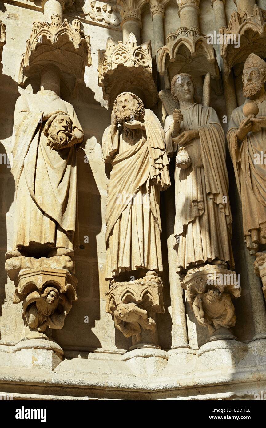 Decapitated statues hi-res stock photography and images - Alamy