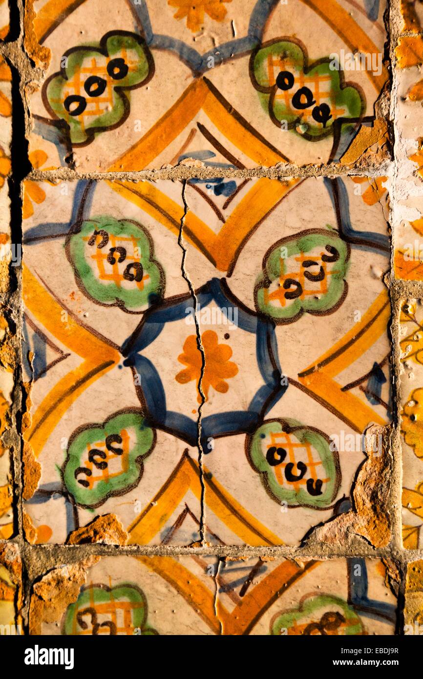Design in old tile palm beach hi-res stock photography and images - Alamy