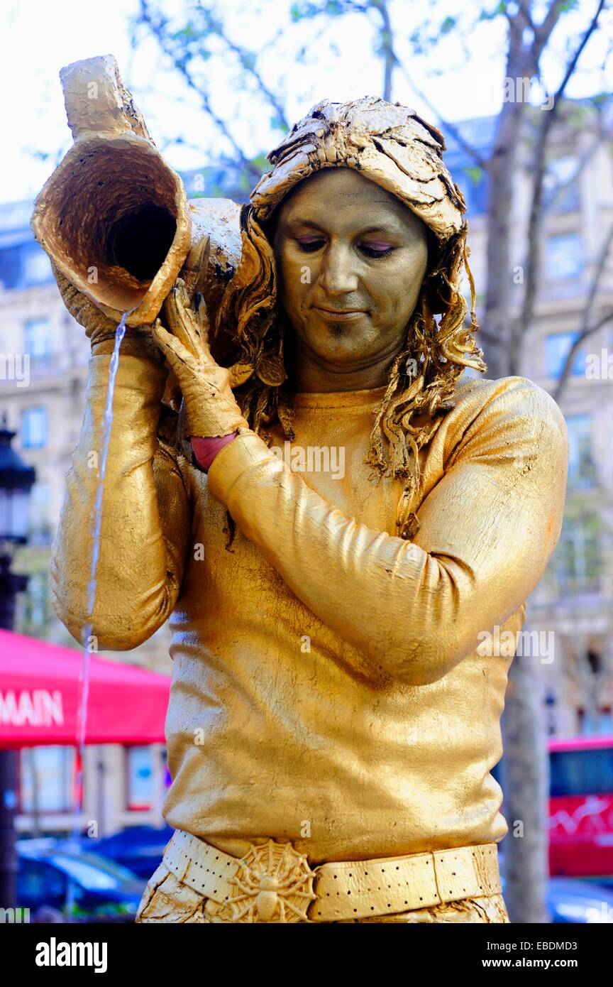 Artist man street hi-res stock photography and images - Alamy