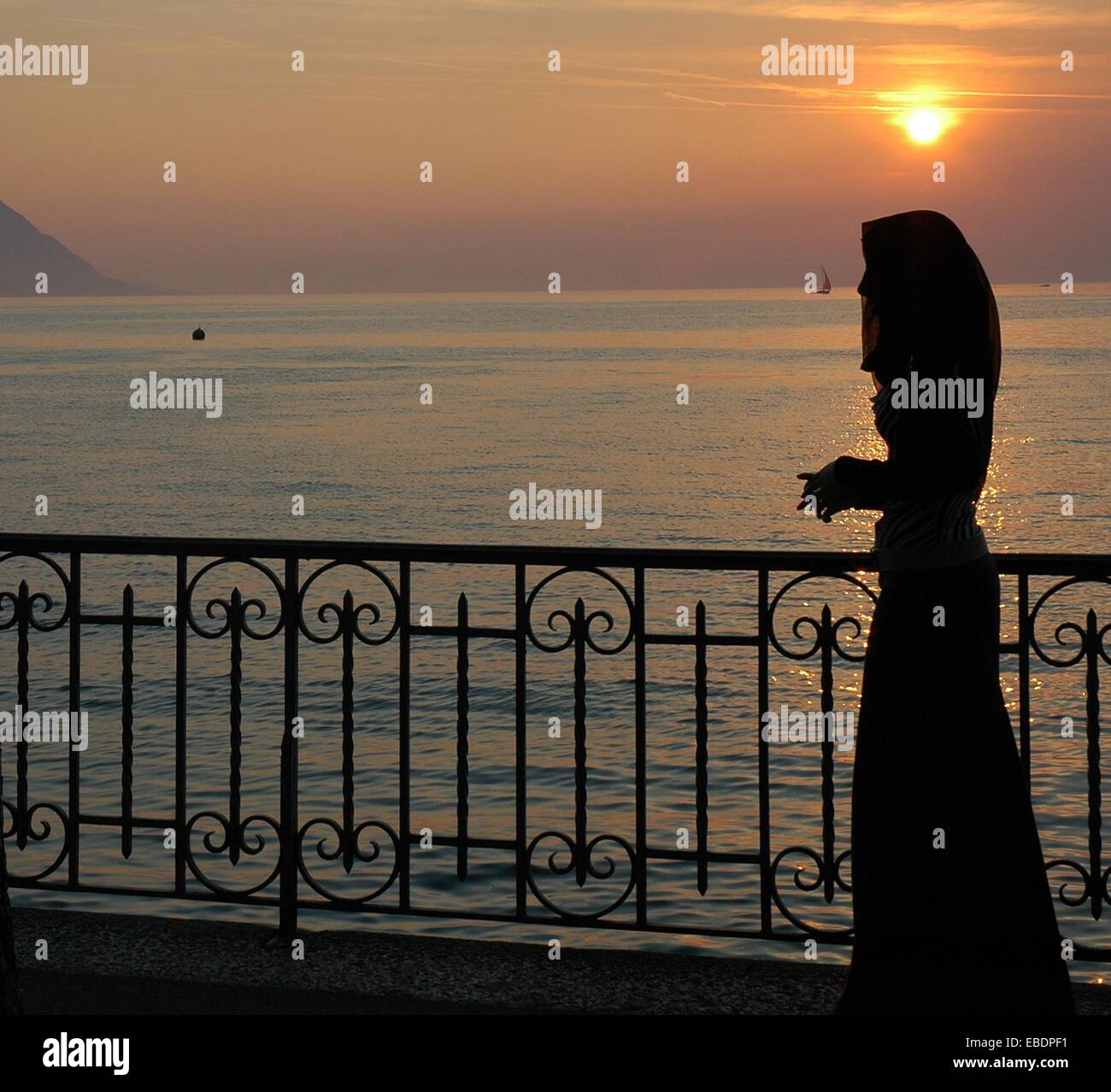 Single person silhouette hi-res stock photography and images - Alamy