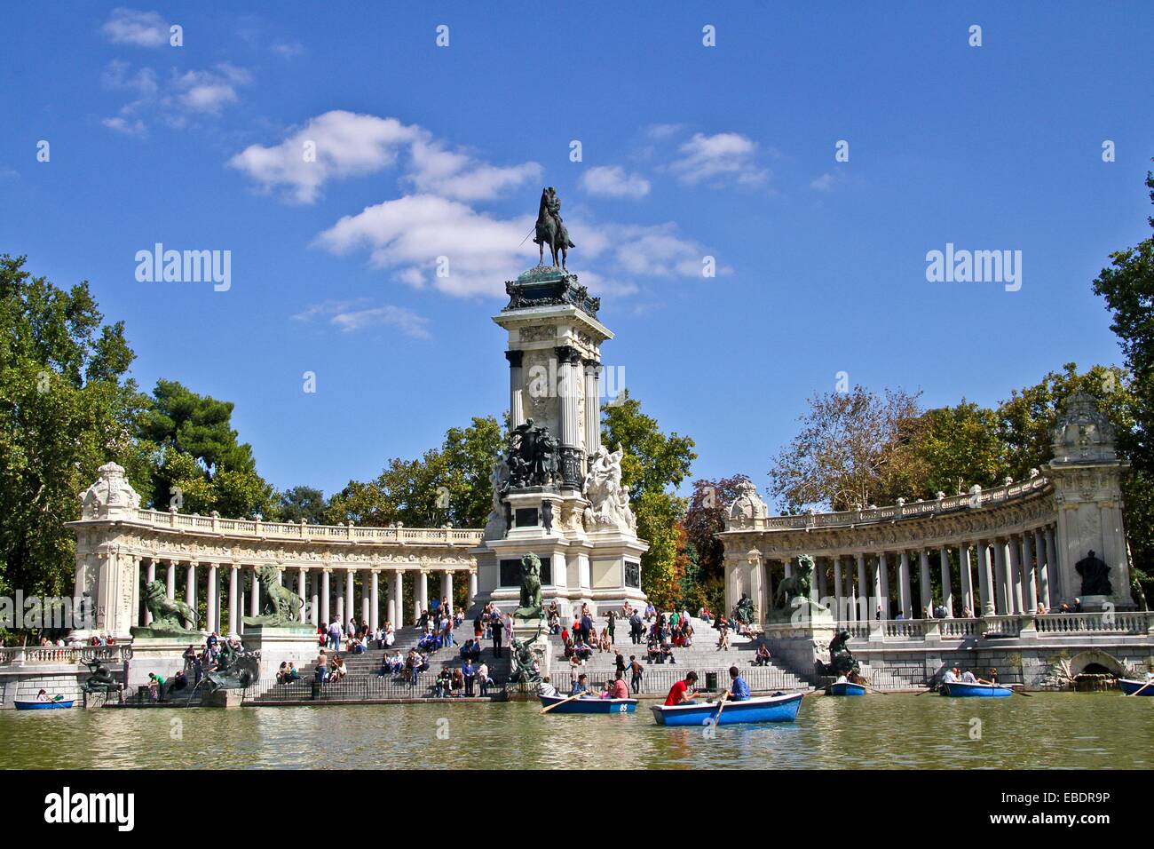 Boating on the lake in Retiro Park, Madrid, Spain Stock Photo - Alamy