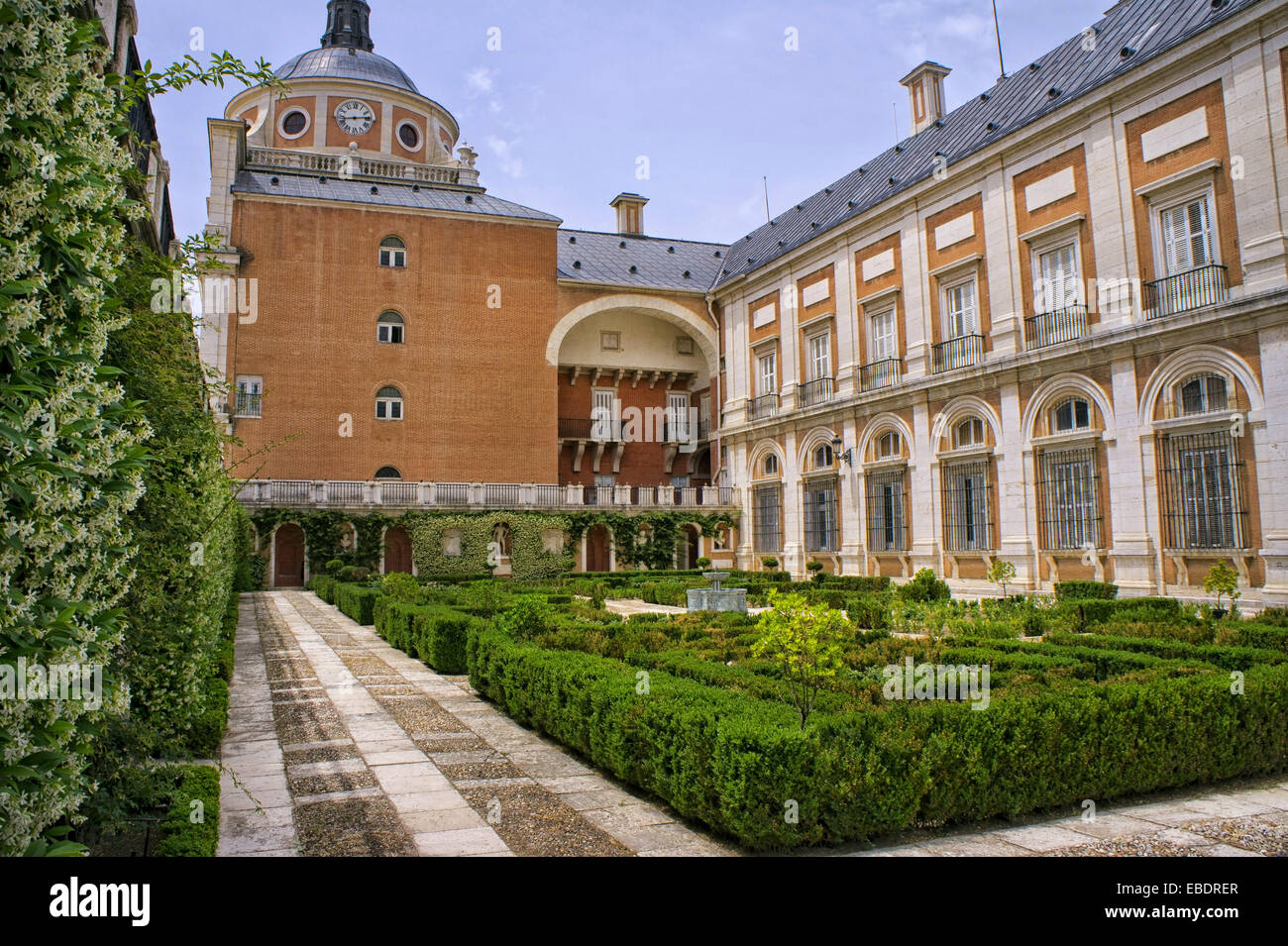 Palacio real de aranjuez gardens hi-res stock photography and images ...