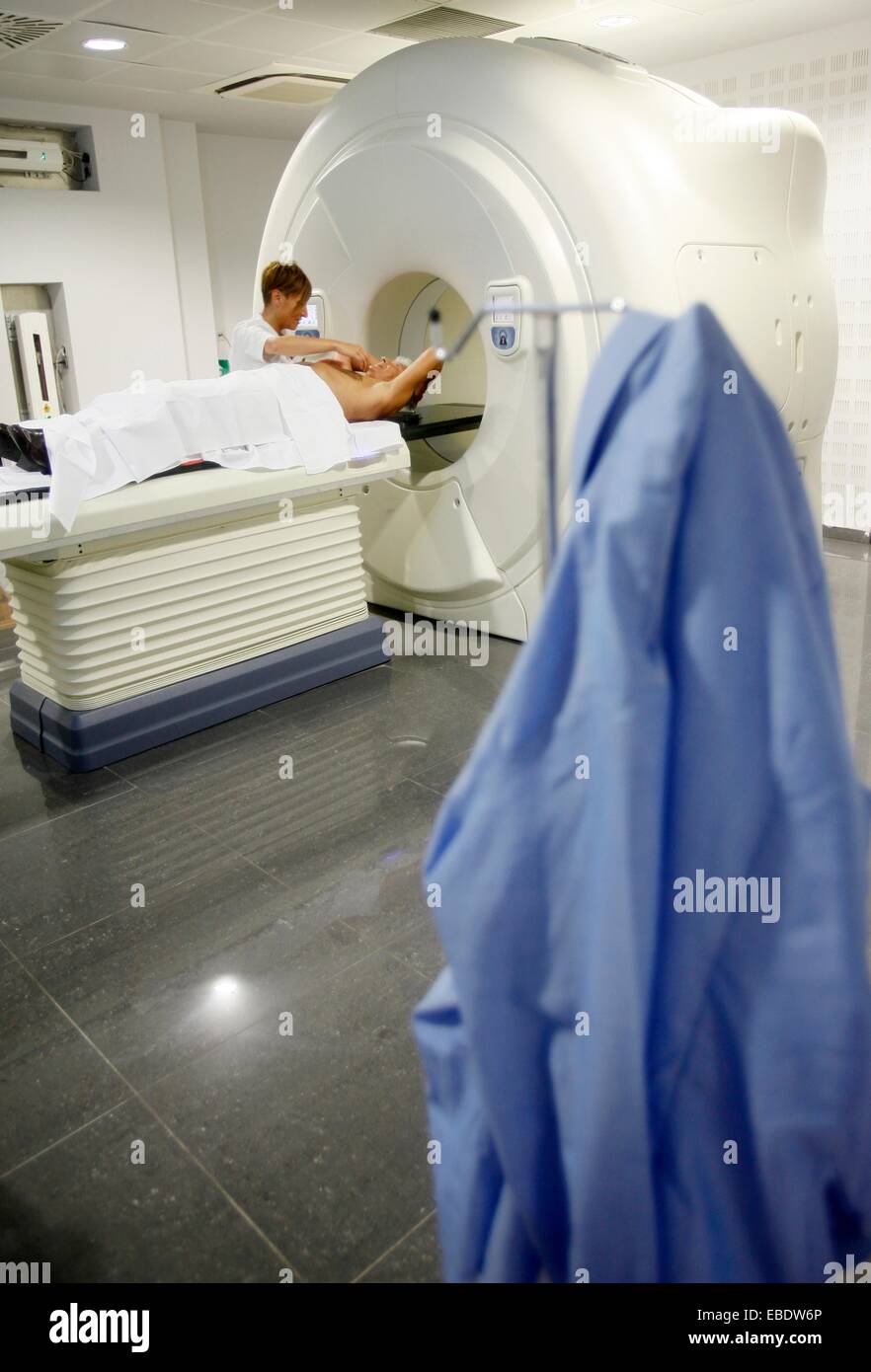 External beam radiotherapy hi-res stock photography and images - Alamy