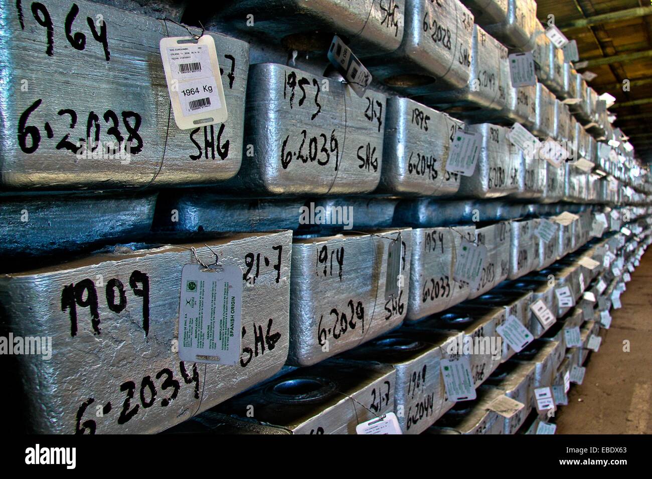 Zinc blocks at aviles harbour hi-res stock photography and images - Alamy