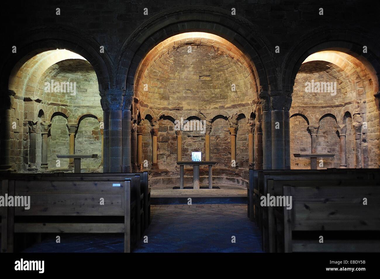 Romanesque altar hi-res stock photography and images - Alamy