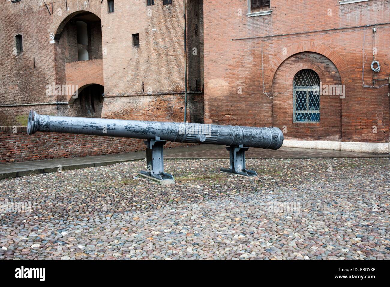 Medieval gun hi-res stock photography and images - Alamy