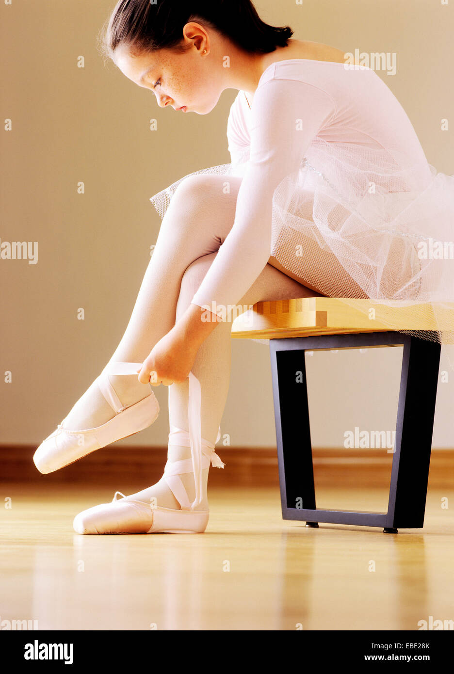 Artist getting dressed hi-res stock photography and images - Alamy