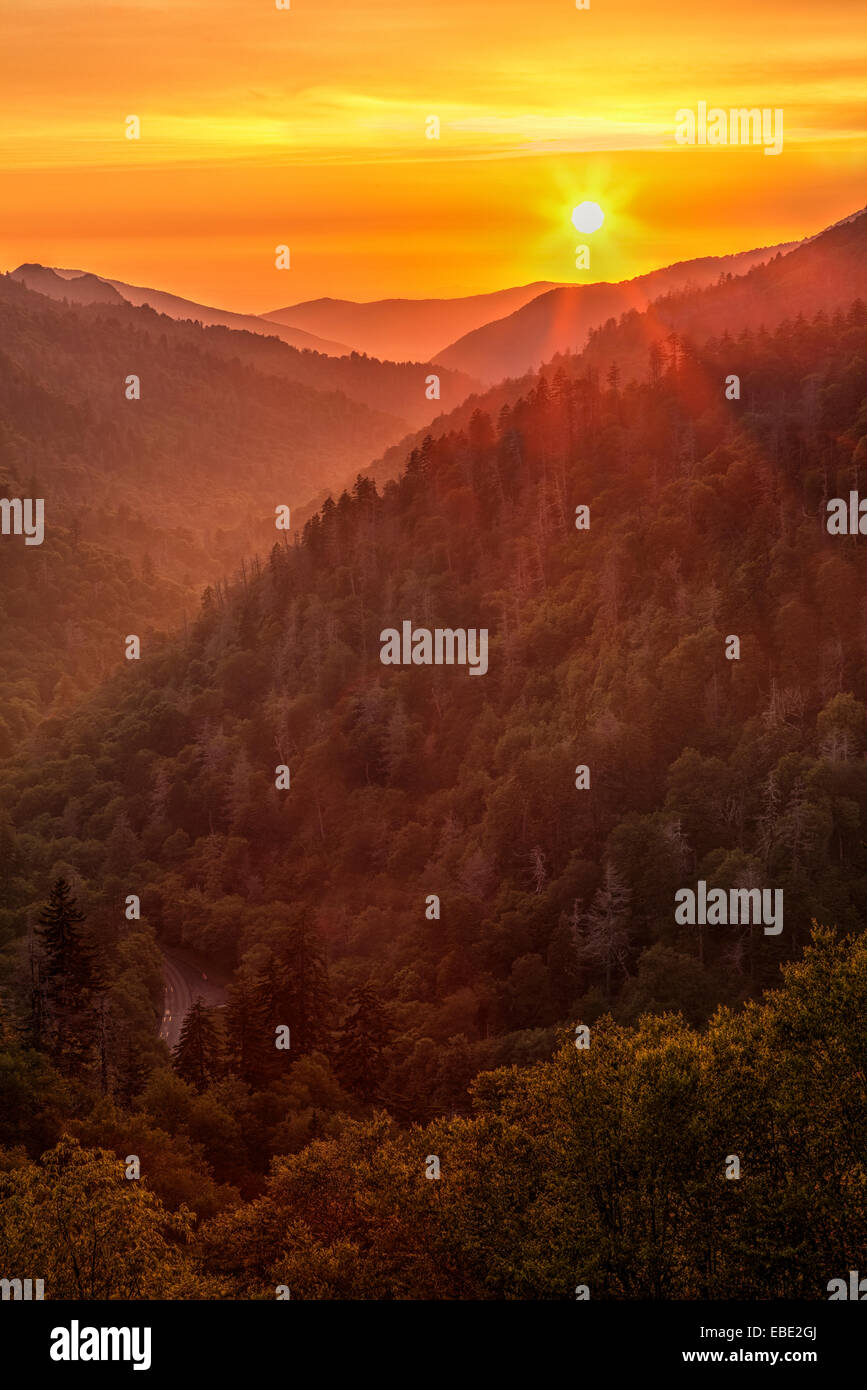 Sun shining over mountains hi-res stock photography and images - Alamy