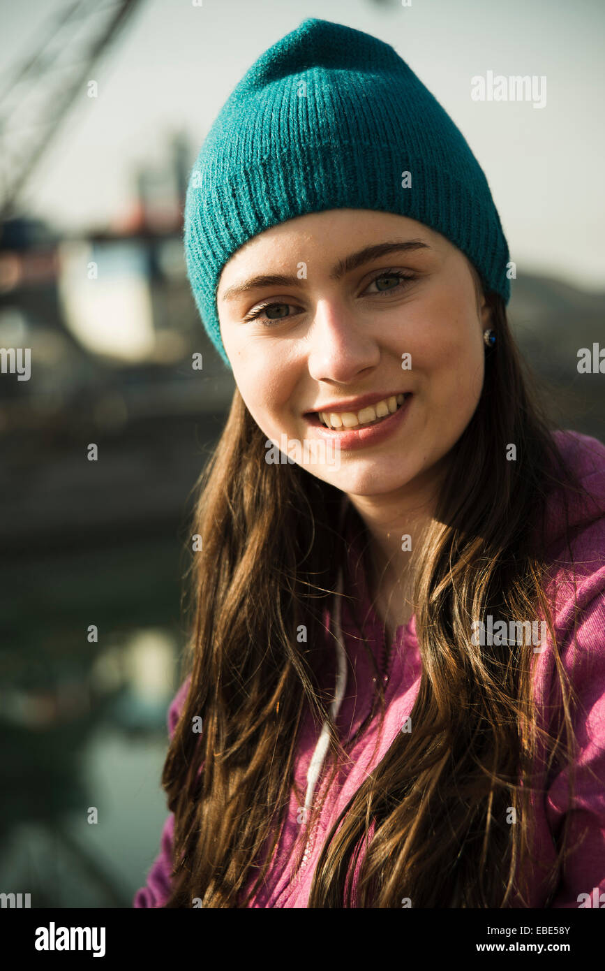 Pretty fifteen year old girl hi-res stock photography and images - Alamy