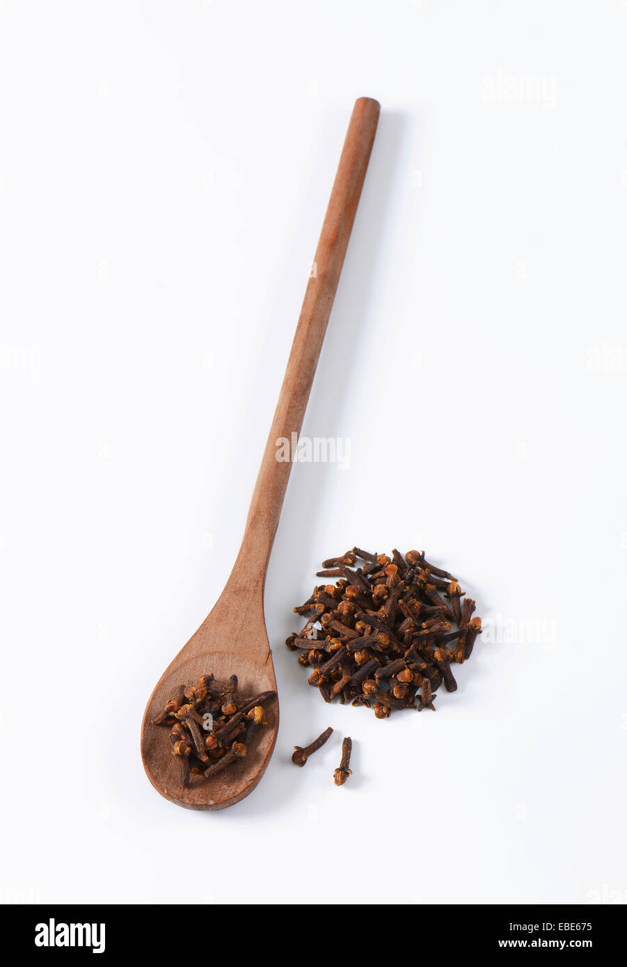 Cloves on spoon hi-res stock photography and images - Alamy