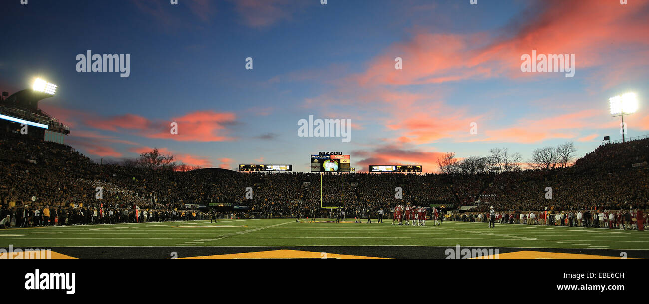 Columbia, MO, USA. 28th Nov, 2014. A panoramic view of the sun setting ...