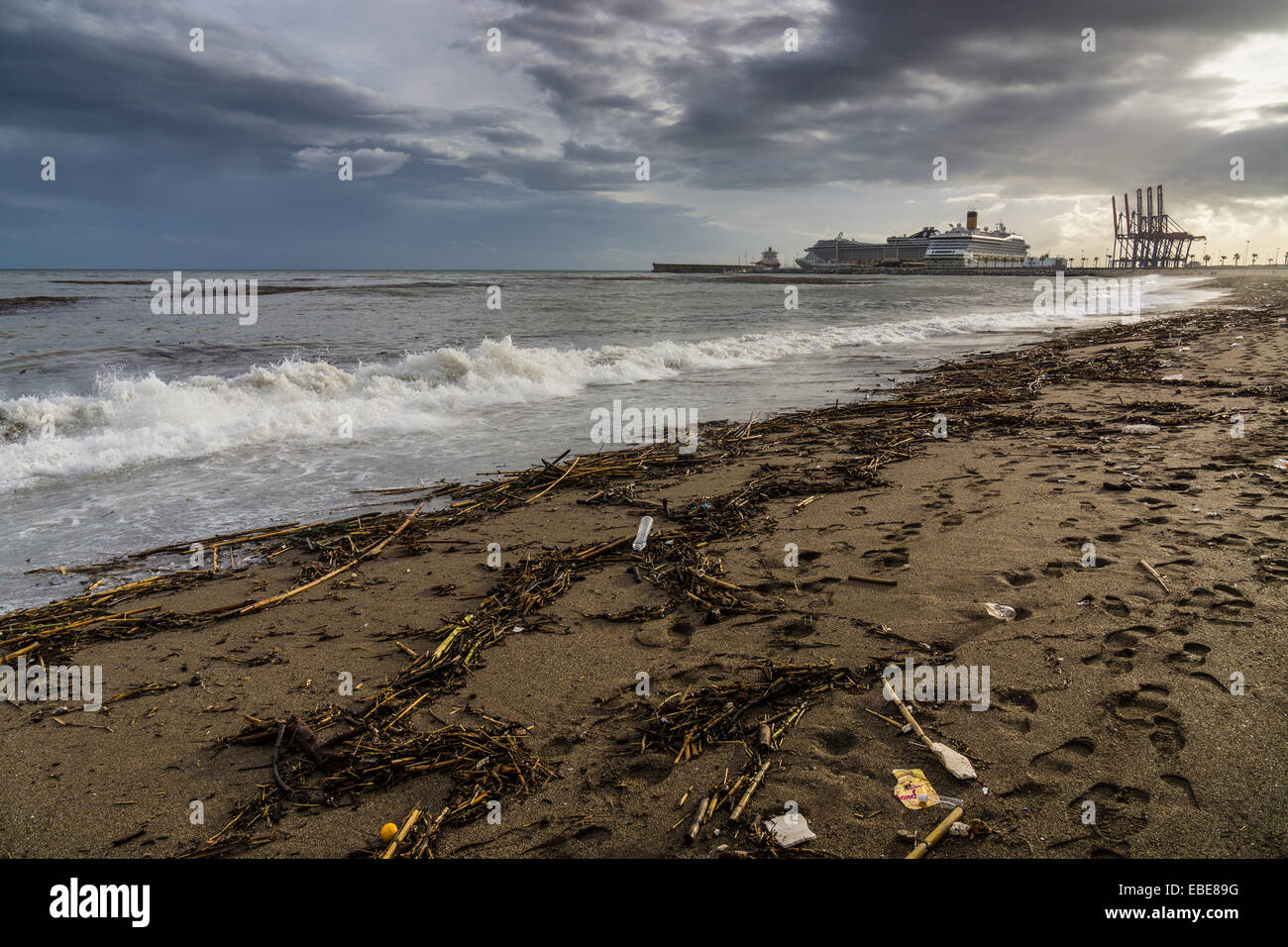 Litter on beach hi-res stock photography and images - Alamy