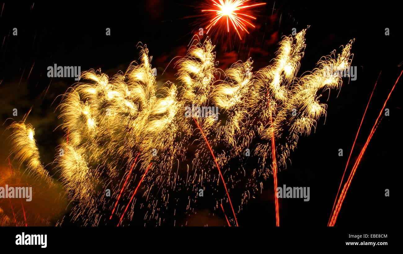 Fireworks exploding at night hi-res stock photography and images - Alamy