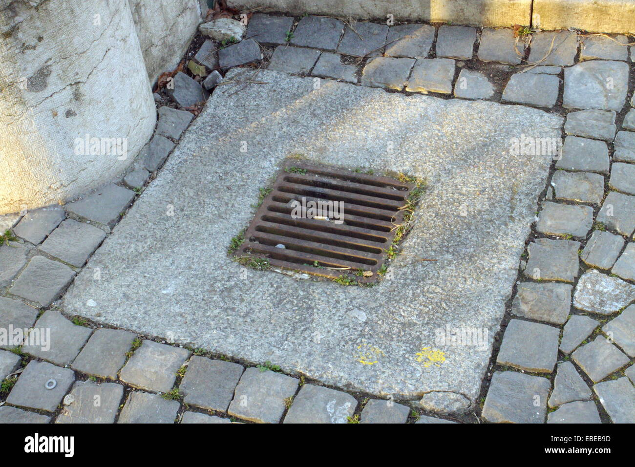 Manhole cover hi-res stock photography and images - Alamy