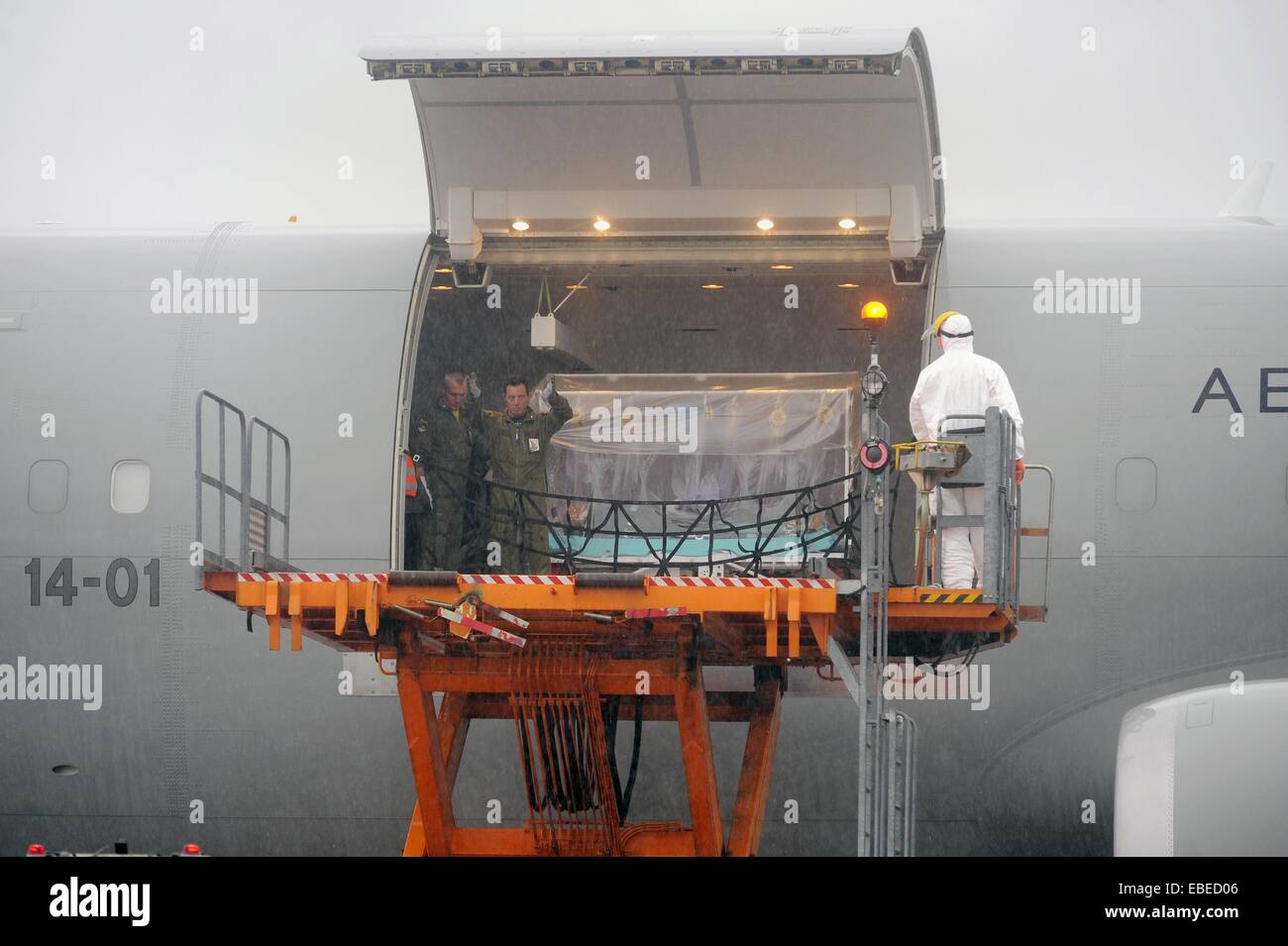 Milan Malpensa Airport (Italy), simulation of arrival with a military ...