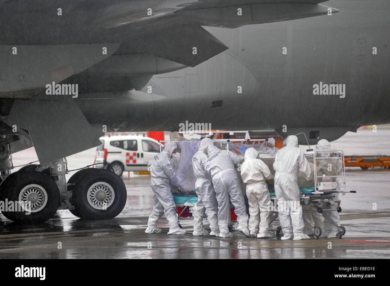 Milan Malpensa Airport (Italy), simulation of arrival with a military ...