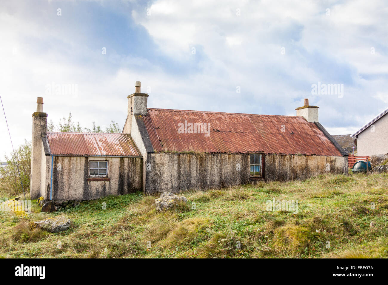 Abandoned cottage by Loch Stocinis, Isle of Harris, Outer Hebrides ...