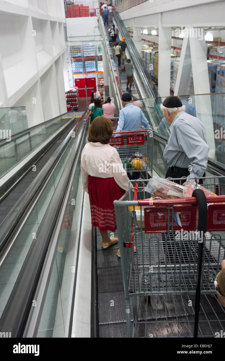 Costco shopping carts hi-res stock photography and images - Alamy