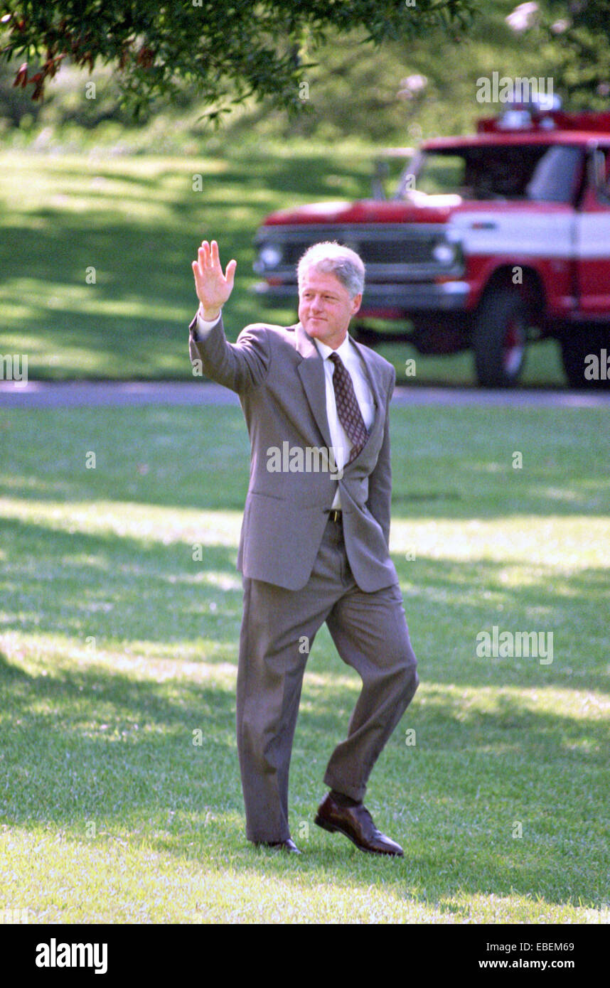 US President Bill Clinton waves as he walks across the South Lawn of ...