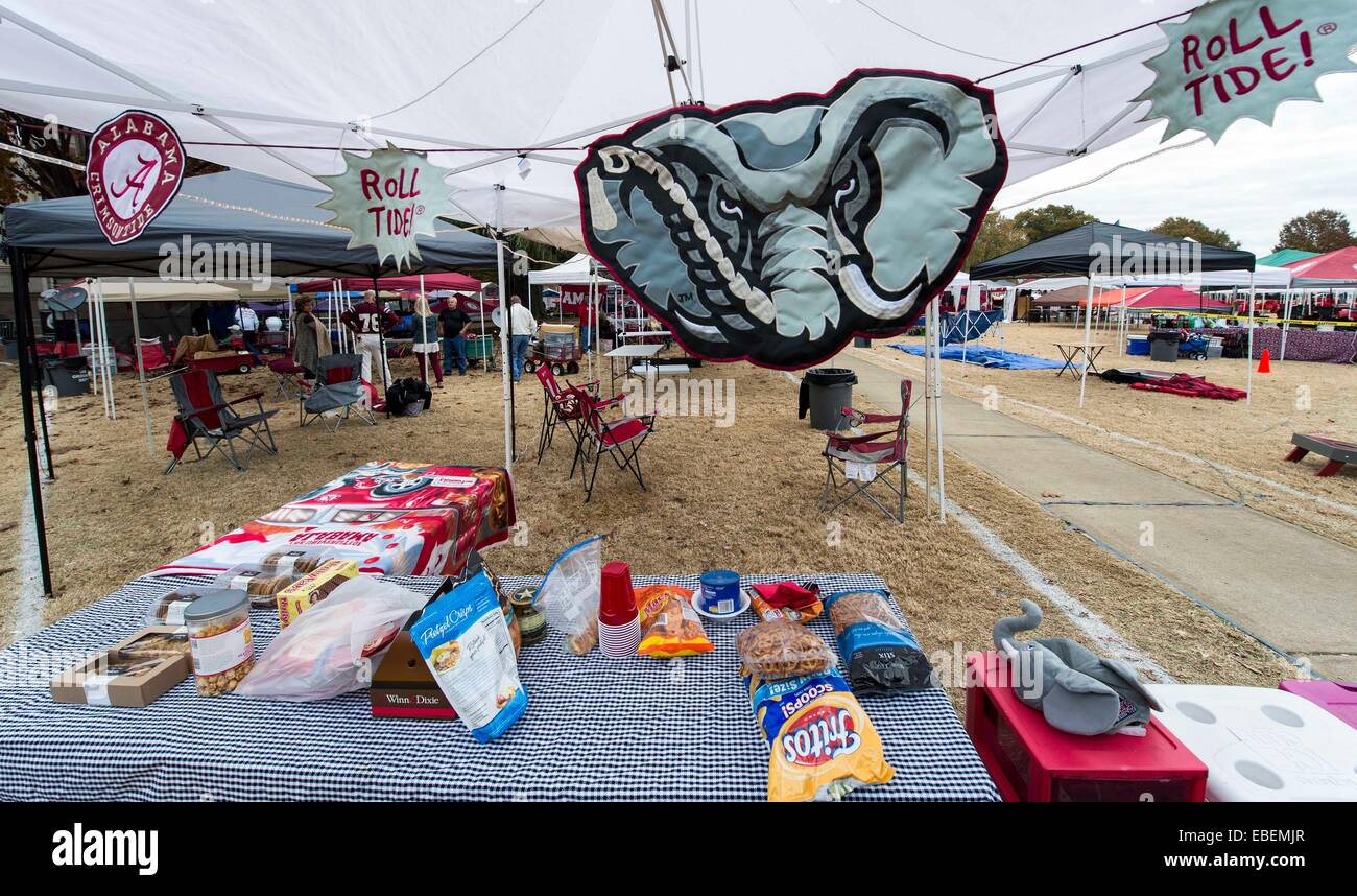 Tuscaloosa, Alabama, USA. 29th Nov, 2014. Tailgating on The Quad on the ...
