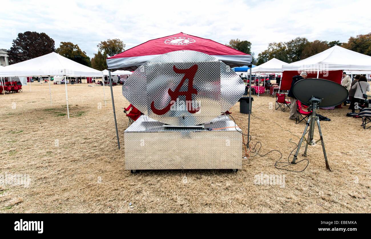 Tuscaloosa, Alabama, USA. 29th Nov, 2014. Tailgating on The Quad on the ...