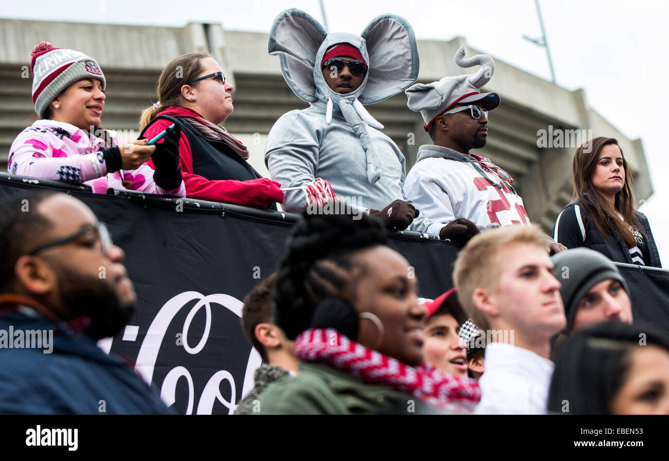 Nov.29, 2014 - Tuscaloosa, Alabama, U.S. - Fans crowd around the ESPN ...