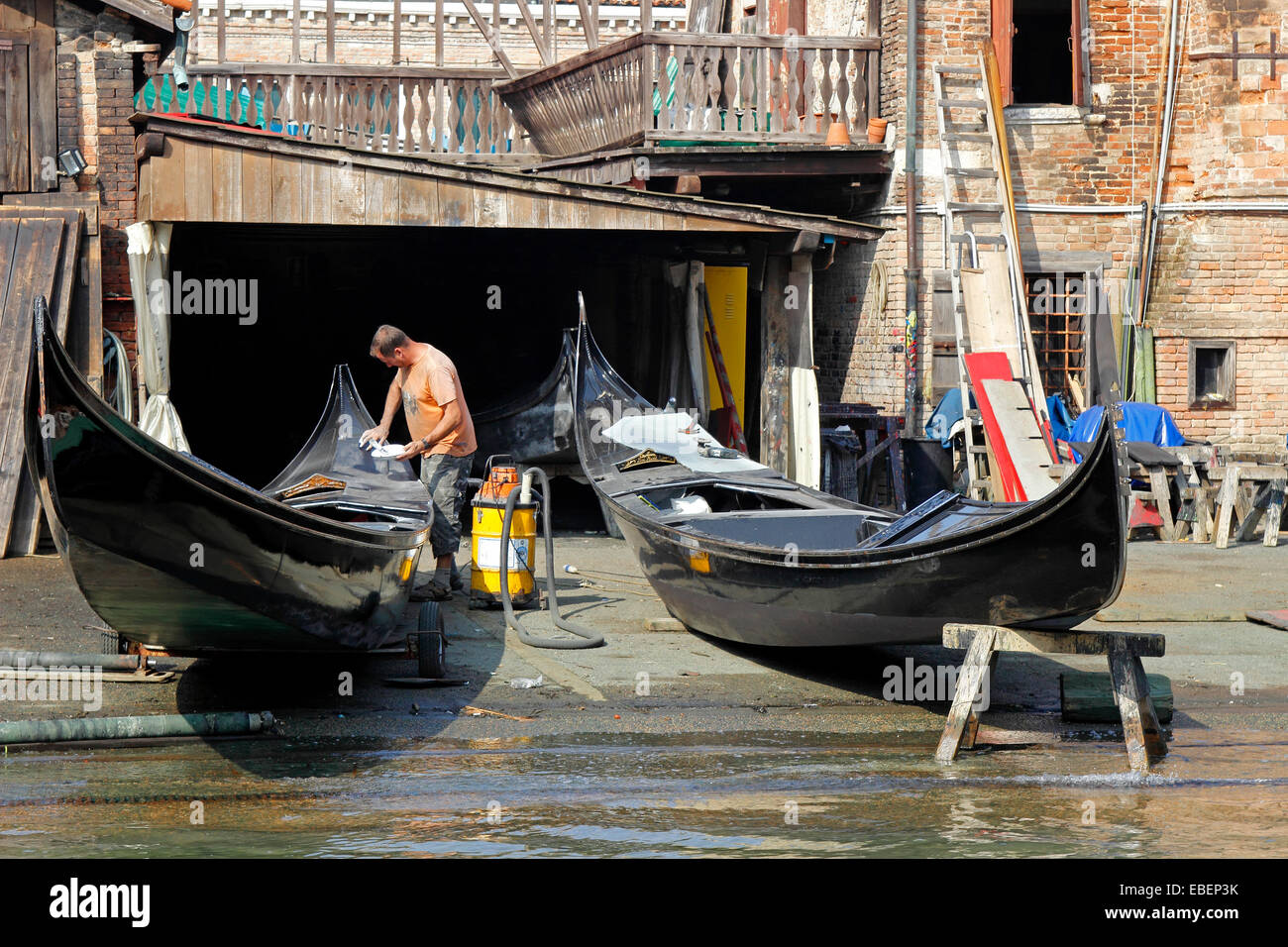 Venice boat builder hi-res stock photography and images - Alamy