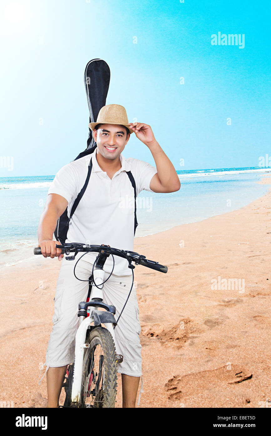 indian married couple goa beach Riding Cycle Stock Photo - Alamy