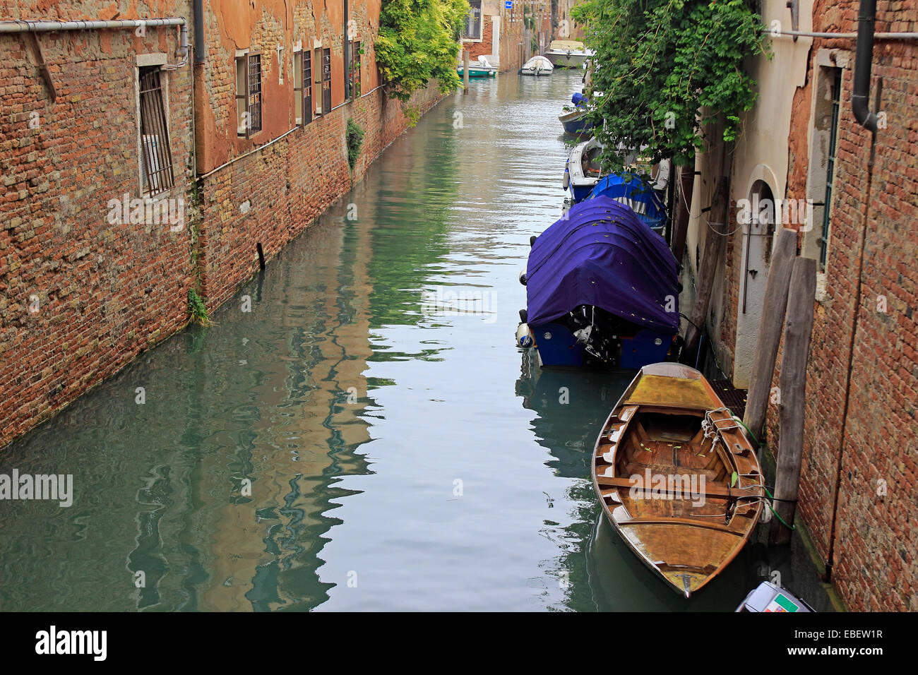 Venice small boats hi-res stock photography and images - Alamy