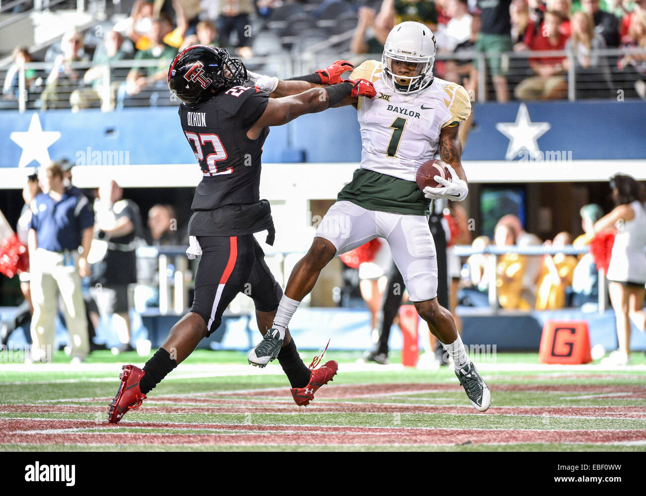 Baylor Bears running back Corey Coleman (1) catches a pass for a ...