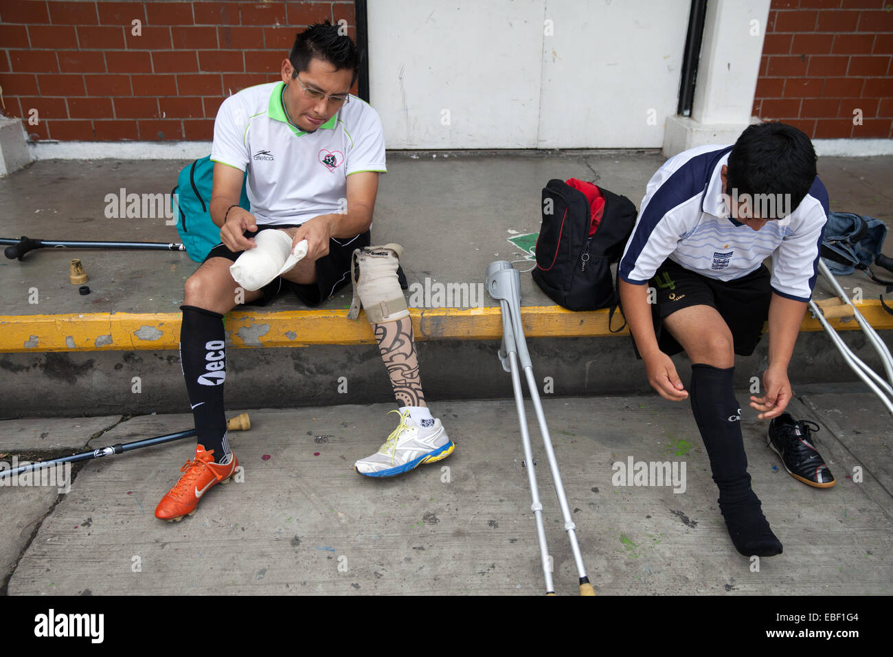 Amputee leg prosthetic hi-res stock photography and images - Alamy