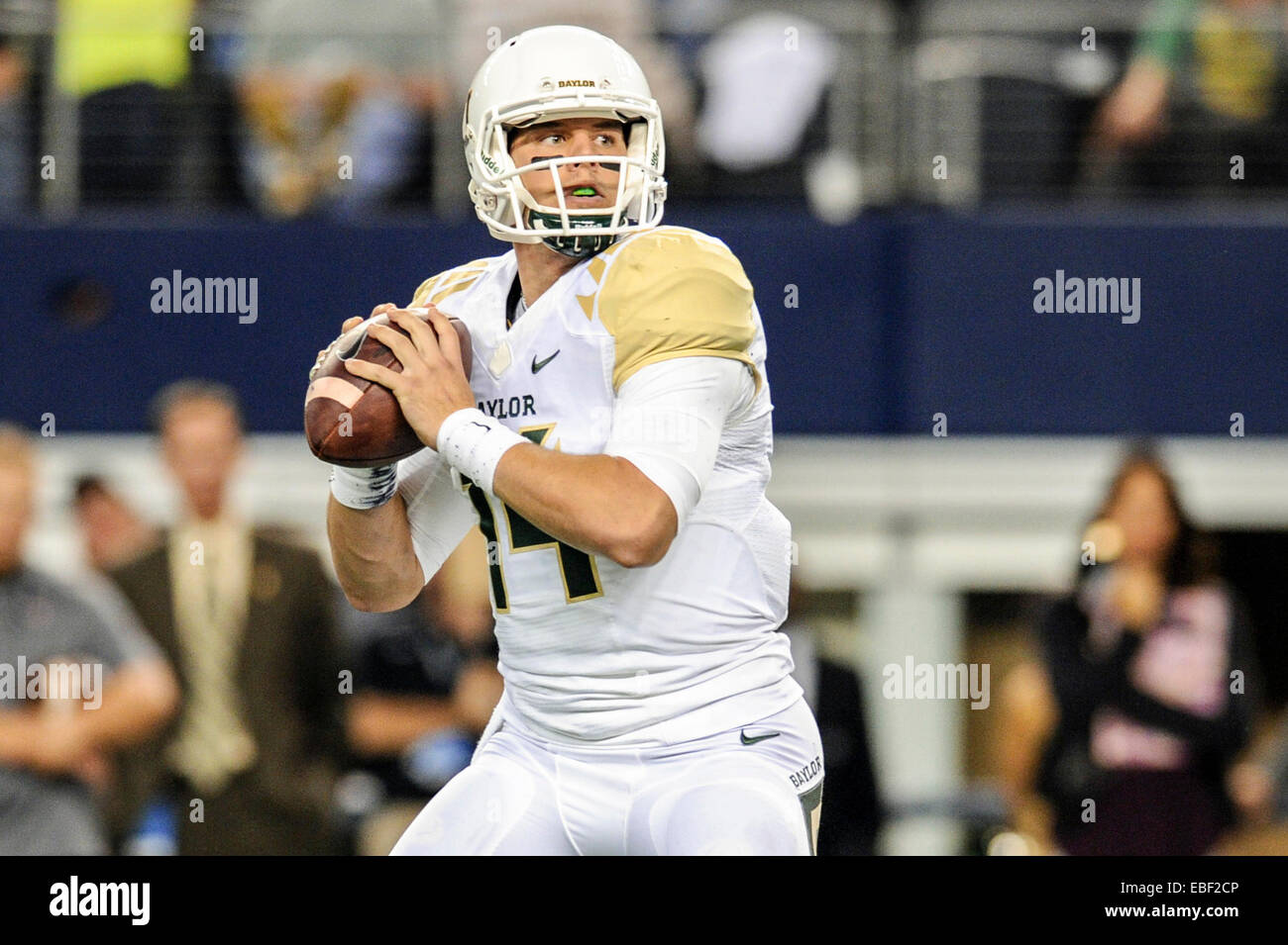 Baylor quarterback Bryce Petty (14) gets set to throw a touchdown pass ...