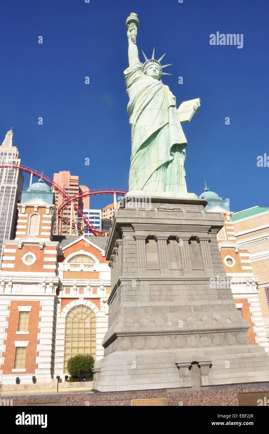Hotel New York, New York, Las Vegas, with false Statue of Liberty in ...