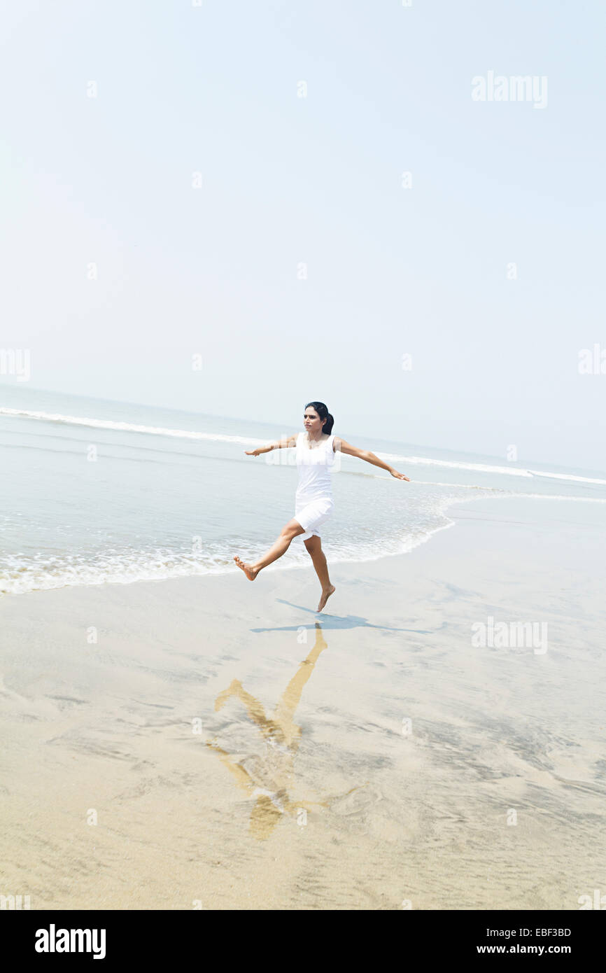 Barefoot tween girl hi-res stock photography and images - Alamy