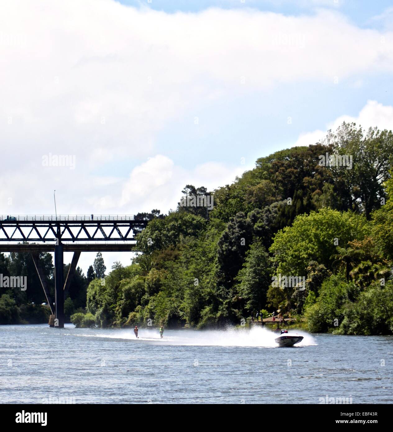 Action from the 2014 Bridge to Bridge Water Ski Classic on the Waikato ...