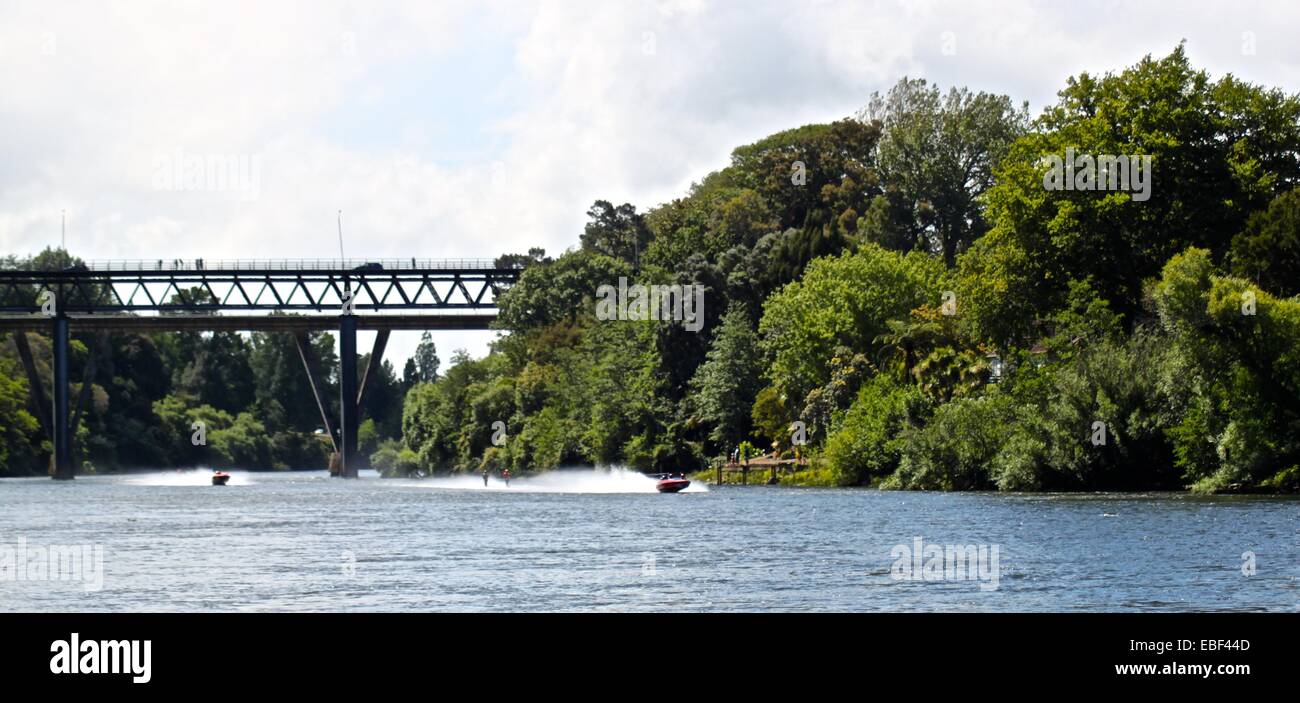 Action from the 2014 Bridge to Bridge Water Ski Classic on the Waikato ...