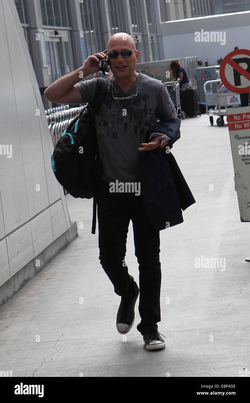 Howie Mandel chats on his mobile phone at Los Angeles International ...