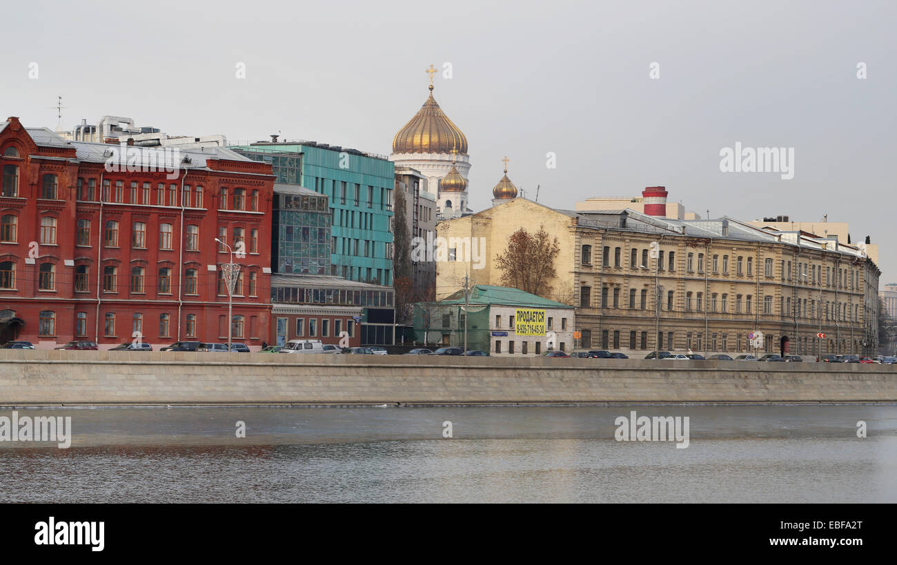 Embankment in city center hi-res stock photography and images - Alamy