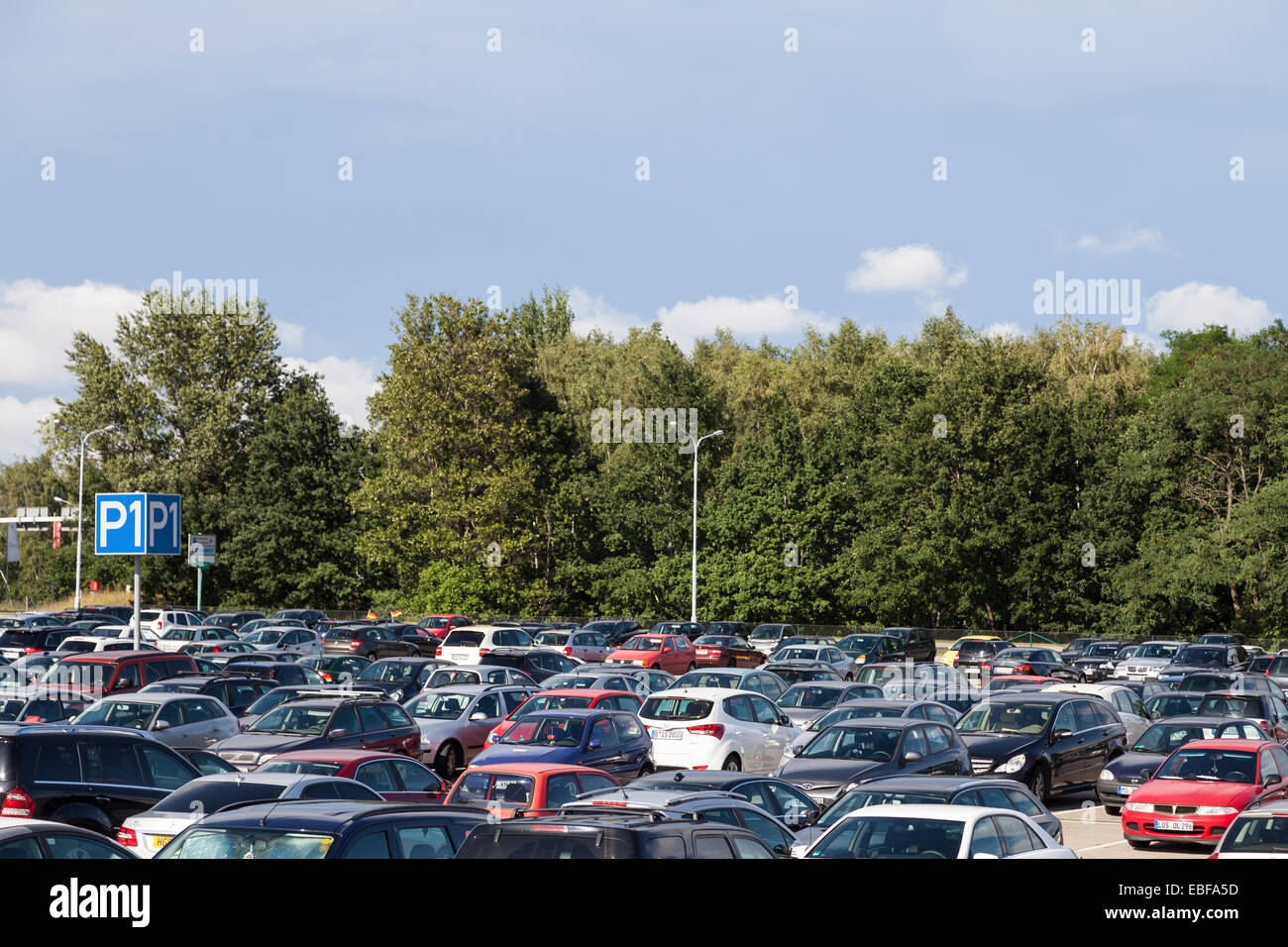 Car parking area hi-res stock photography and images - Alamy