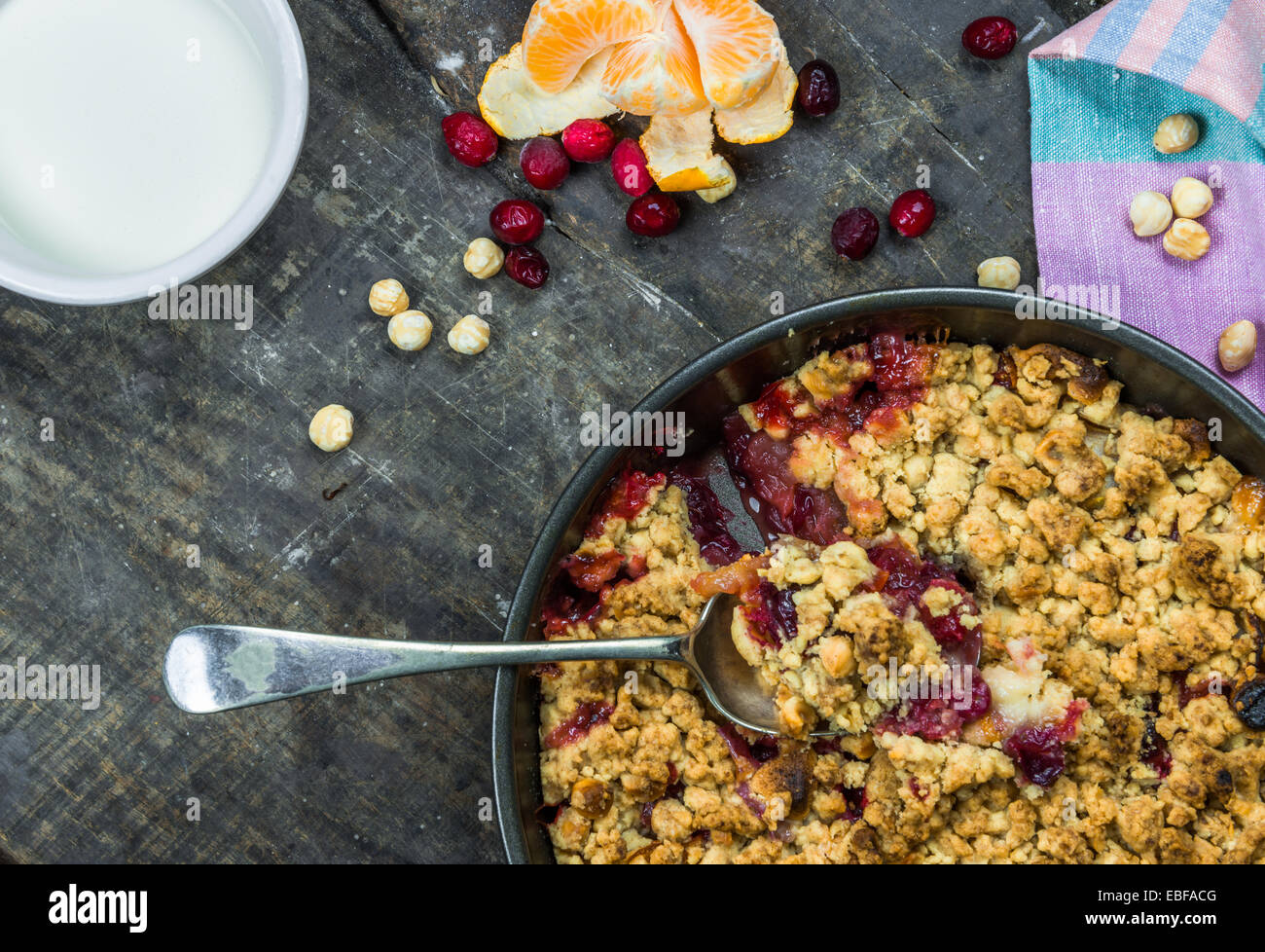 Apple raspberry crumble hi-res stock photography and images - Alamy