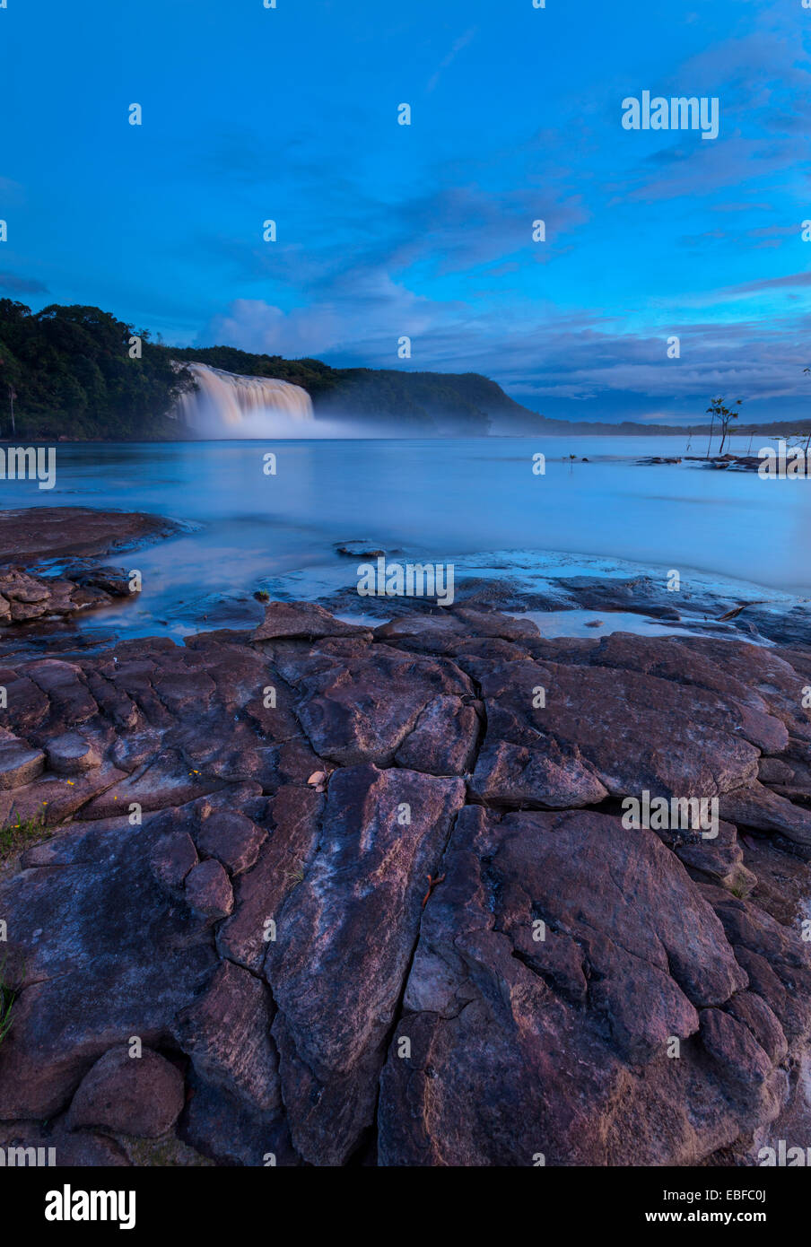Waterfalls in canaima hi-res stock photography and images - Alamy